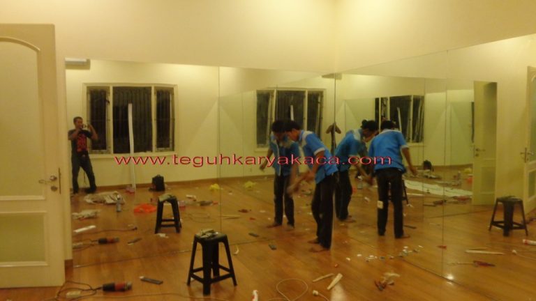 Kaca Cermin dinding ruang fitness dan Gym Teguh Karya Kaca